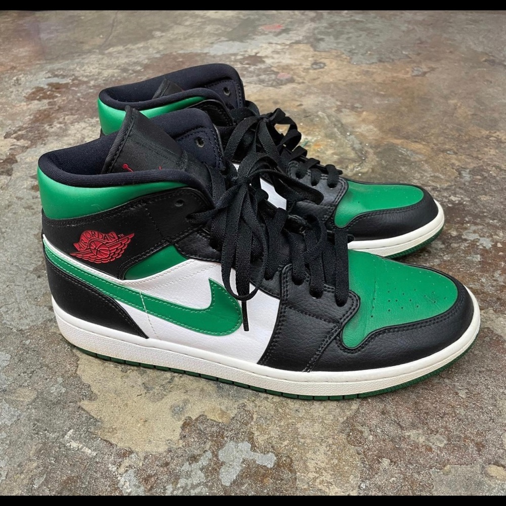 Air Jordan 1’s Mid Green Toe Sneaker - Gem
